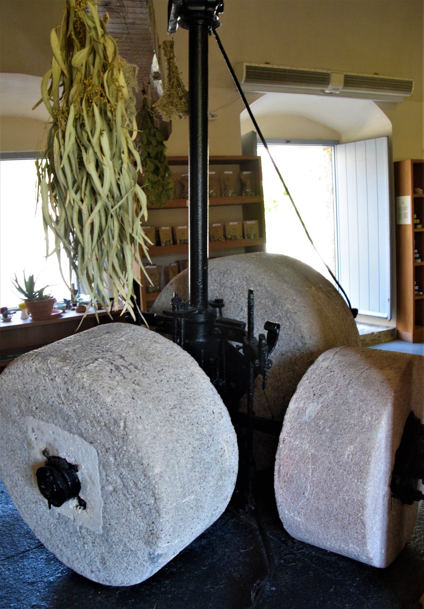 ΕΛΑΙΟΤΡΙΒΕΙΟ ΦΩΤΕΙΝΟΥ (ΝΟ2) | ΟΜΑΔΑ ΒΙ.Δ.Α