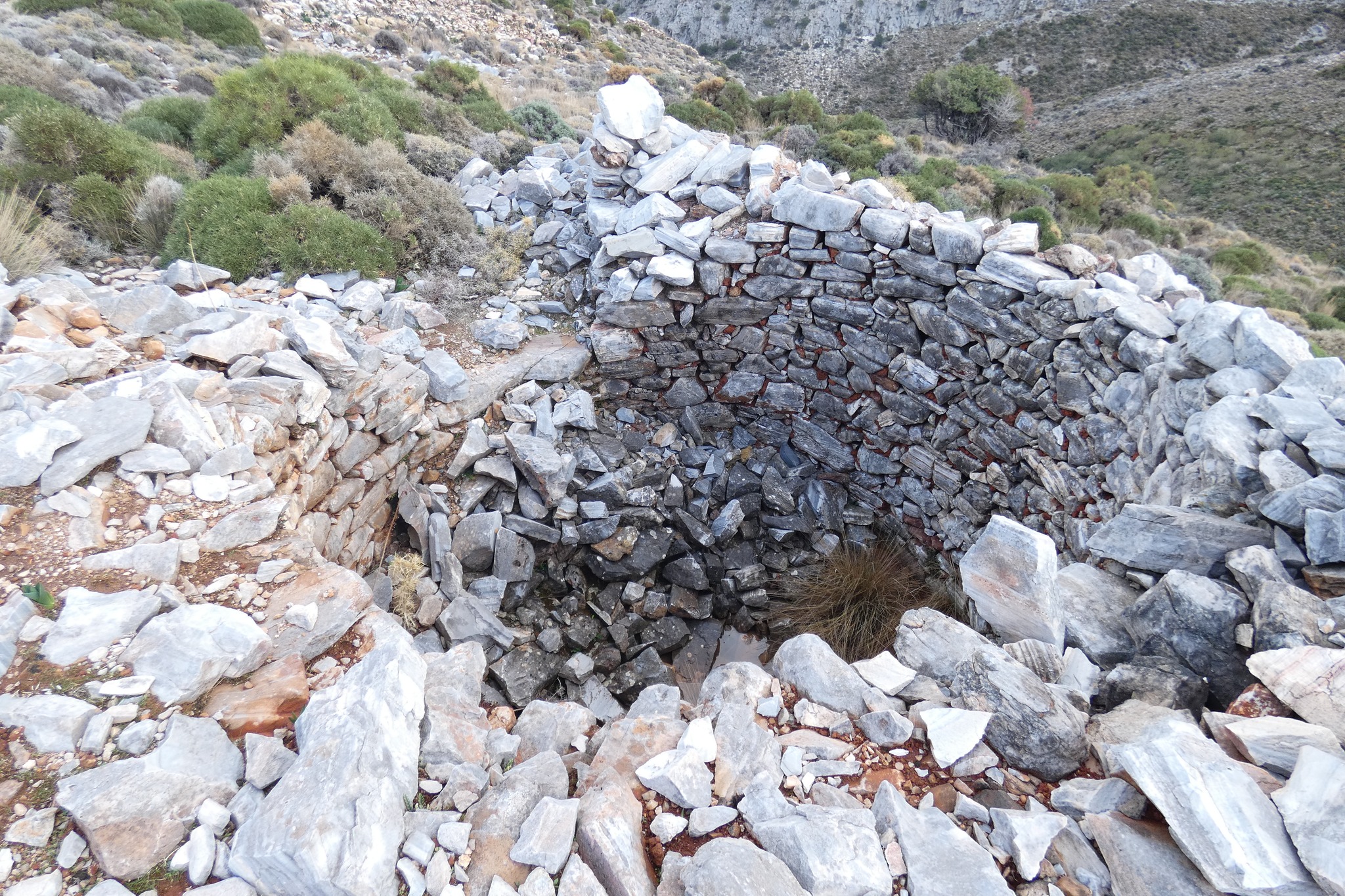 ΑΣΒΕΣΤΟΚΑΜΙΝΟ ΣΤΟ ΒΟΥΝΑΚΑ, ΑΠΕΡΑΘΟΥ ΝΑΞΟΥ | ΟΜΑΔΑ ΒΙ.Δ.Α